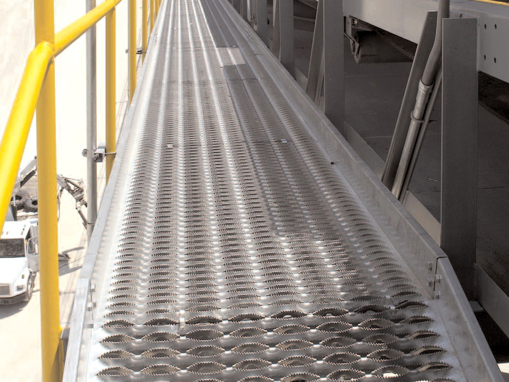 Anti Skid Metal Plate Safety Grating , Perforated Grip Strut Walkway ...